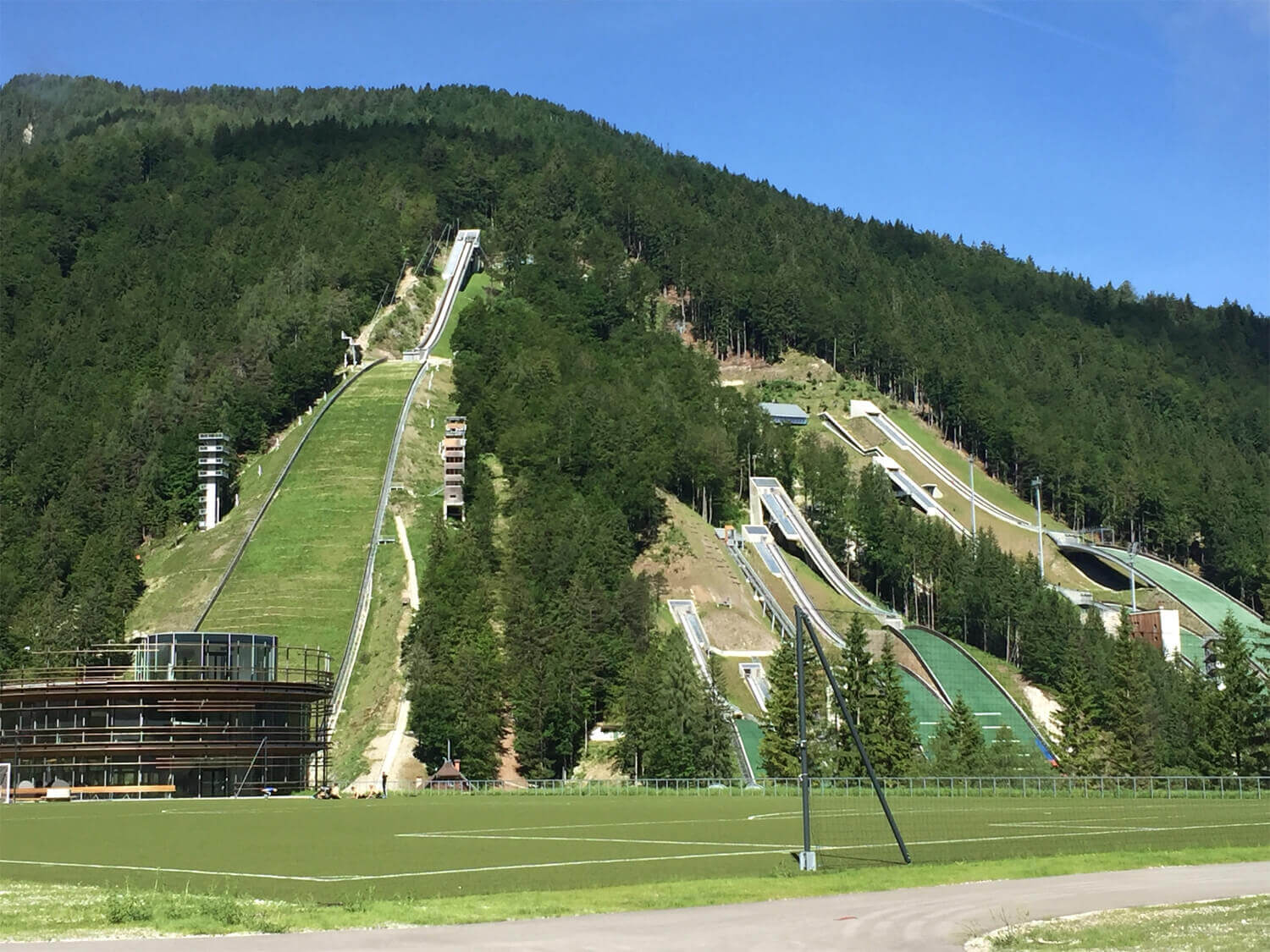 Spray seeding, hydroseeding for slopes, erosion control, slope greening ...